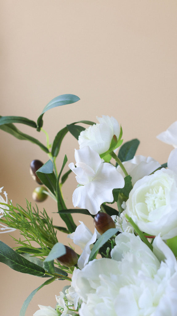 Pilo – Bunny Garden Silk Flowers & Life